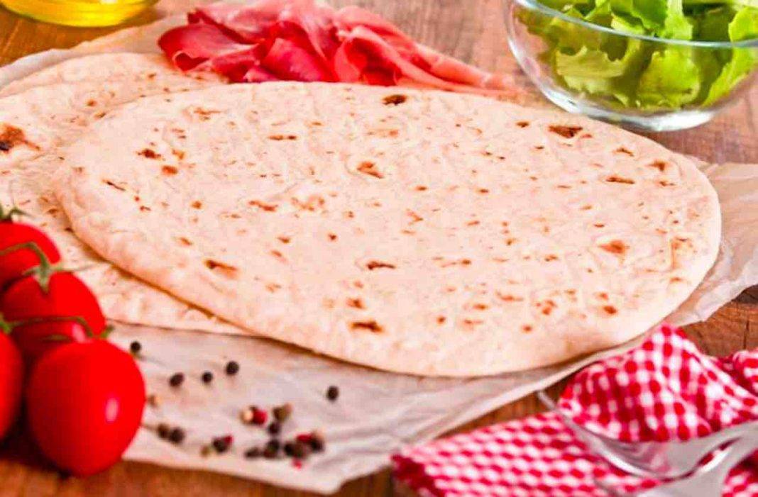 Ricetta Piadine fatte in casa senza strutto, friabili e deliziose al ...