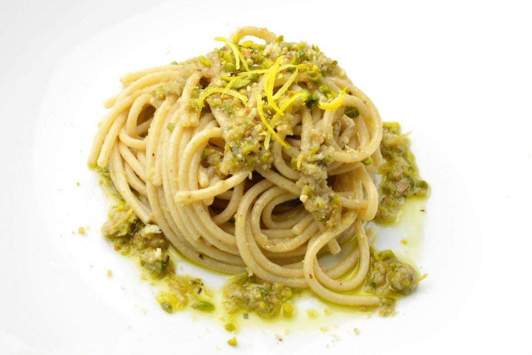 Pasta con puntarelle cotte, un primo piatto consistente e gustoso