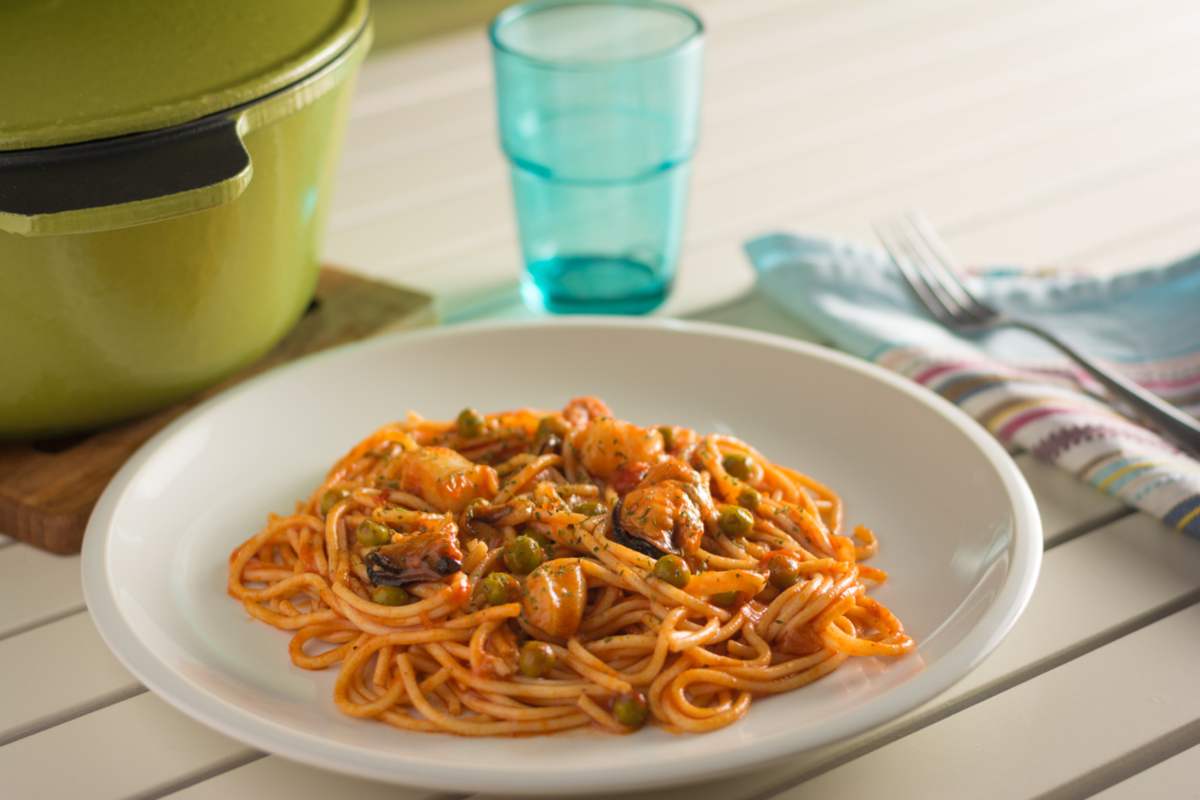 Spaghetti al ragù di pesce, incomparabile bontà in un piatto unico