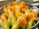 Frittelle di sciurilli: golosi fiori di zucca fritti in una soffice ...