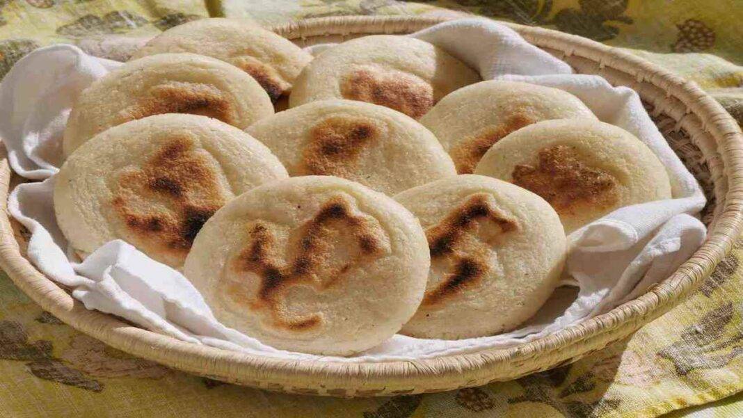 Arepas venezuelane: gustose focaccine di farina di mais