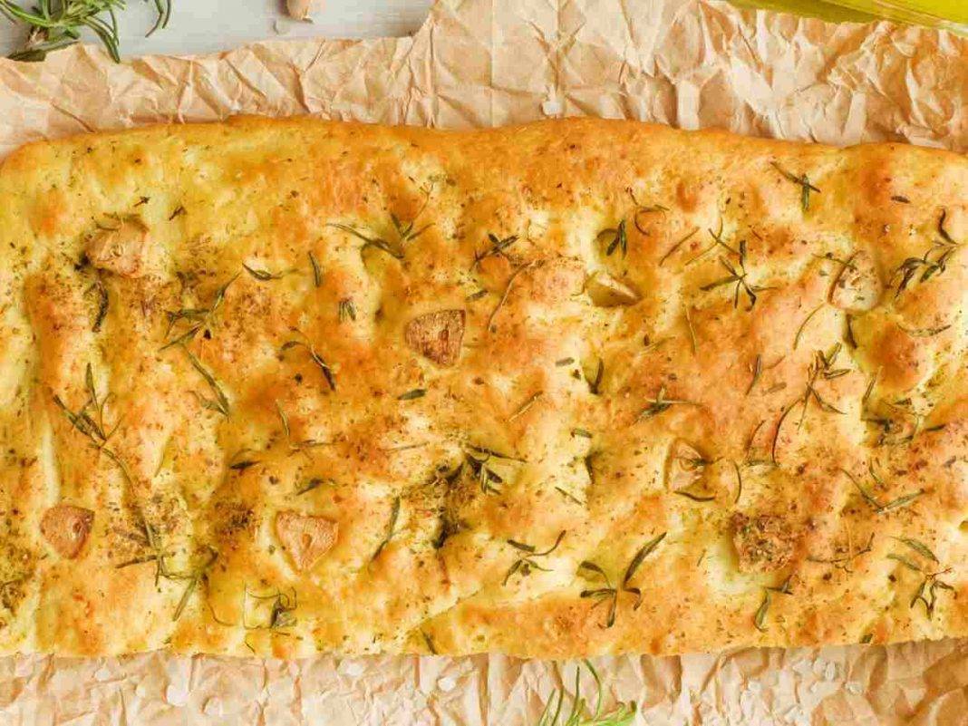 Rustichella ripiena veloce con scamorza e cotto e senza lievitazione