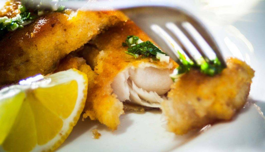 Pesce spada al limone gratinato | Un gustoso secondo di mare