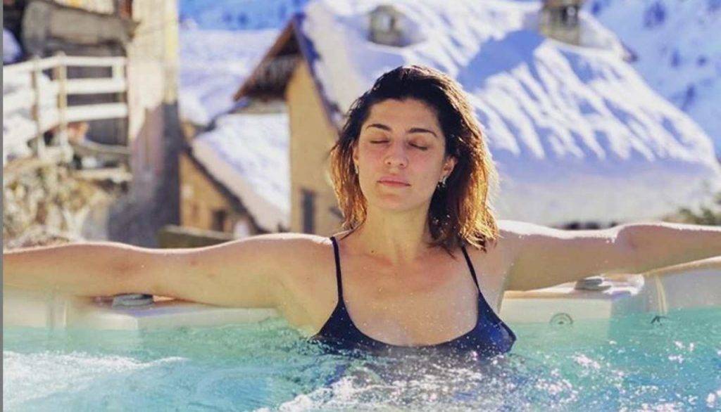 Elisa Isoardi | La vacanza continua | Saluta le montagne va al mare FOTO