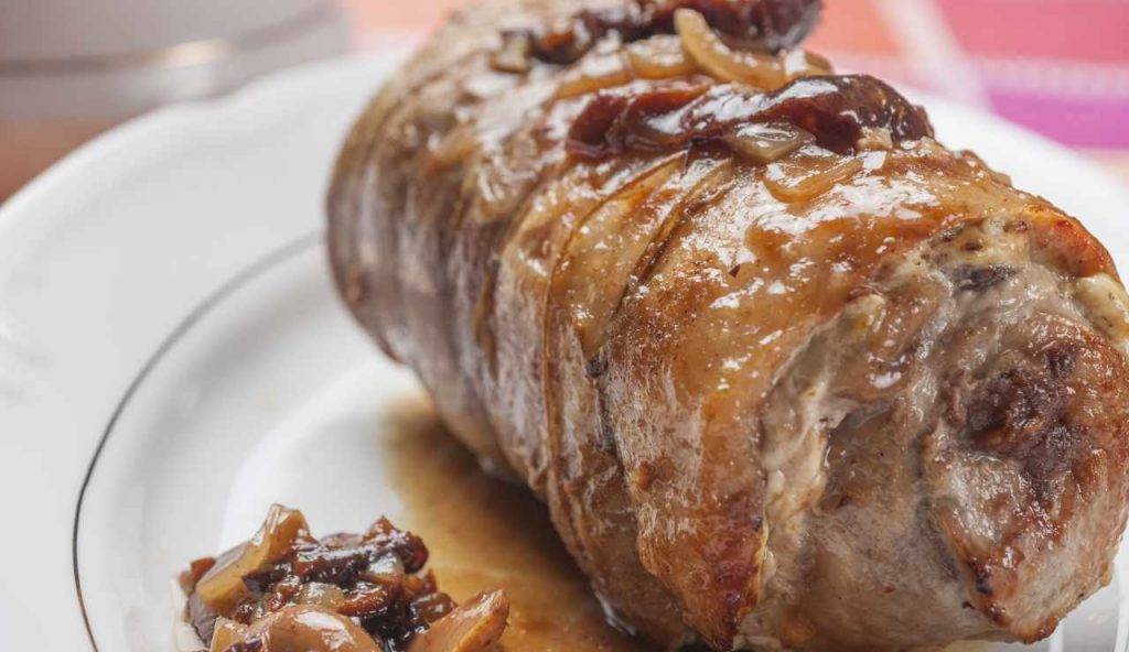 Arista di maiale con pancetta e funghi | Invitante prelibatezza