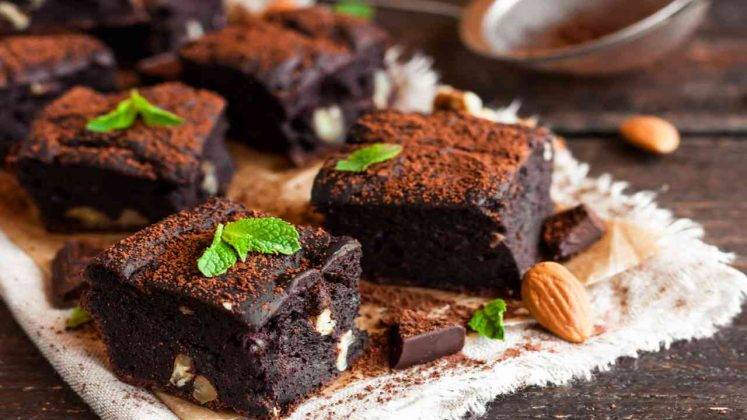 Torta morbida al cioccolato e mandorle | Golosa e facile