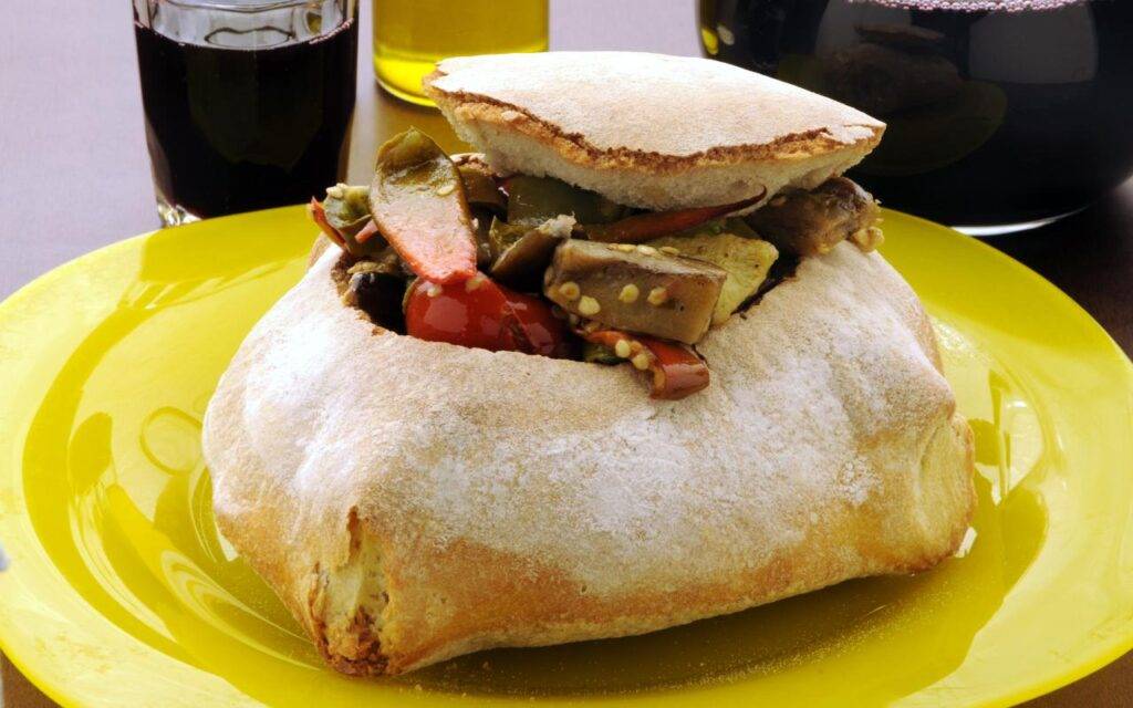 Pagnotta ripiena di melanzane | Piatto unico, ma ricco