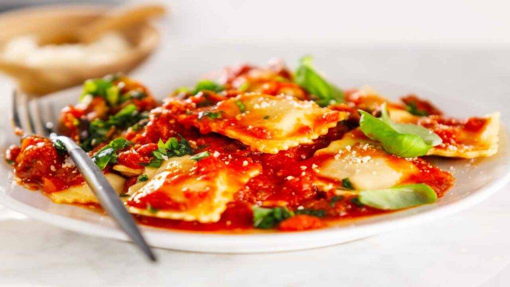 Ravioli ripieni al ragù di coniglio | Gustosi che delizieranno gli ospiti