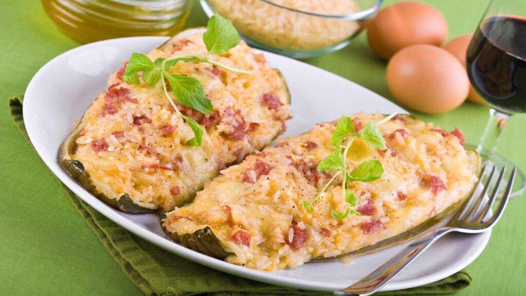 Zucchine ripiene con riso e speck | Un piatto completo