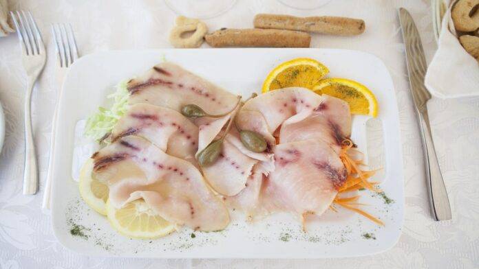 Carpaccio di pesce spada con capperi | Fresco e raffinato