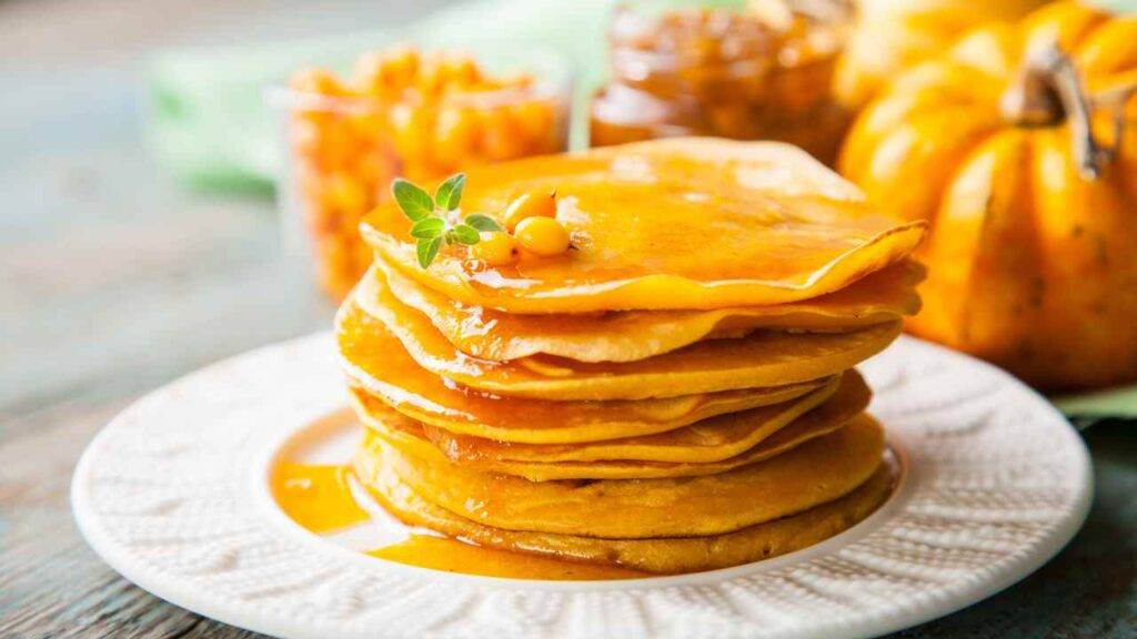 Pancake alla zucca | Uno spuntino pronto per l'autunno!
