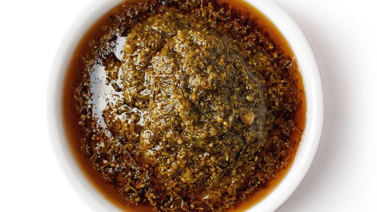Pesto di verdure e pinoli, condimento semplice e gustoso