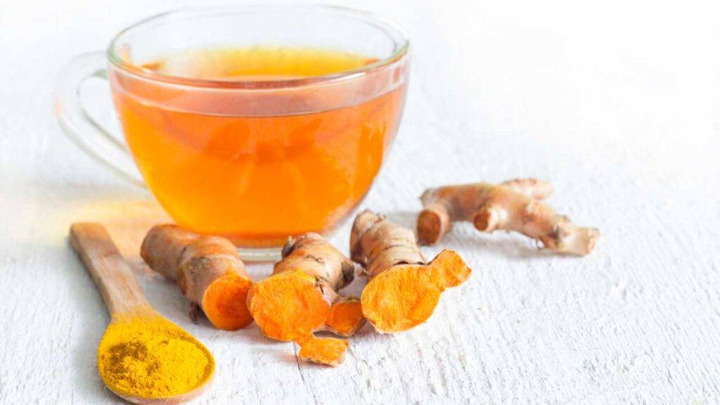 Bevanda brucia grassi zenzero e curcuma | Una ricetta semplice