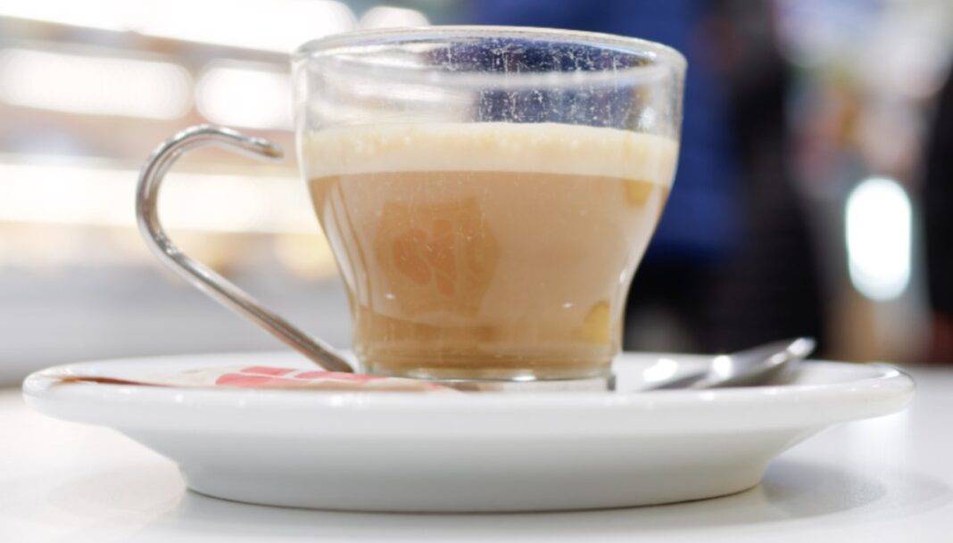 Caffè al ginseng caldo l Una ricarica di energia semplice e gustosa