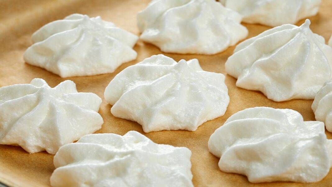 Meringa all'italiana morbida | Perfetta per arricchire i vostri dolci