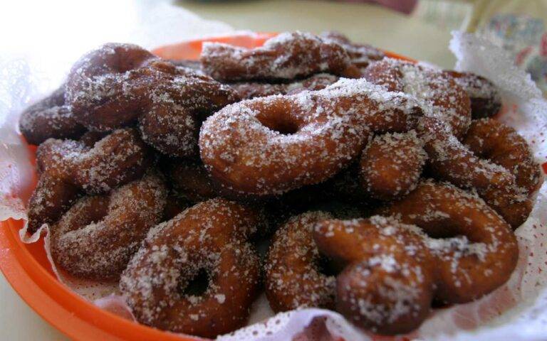 Zeppole fritte di Natale | Dolcetti semplici, golosi e buoni