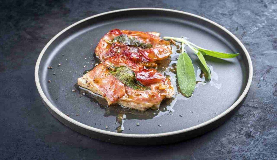 Saltimbocca pollo scamorza pomodoro e prosciutto | pronti in 15 minuti