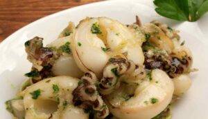 Calamaretti in padella | gustoso piatto pronto in 10 minuti