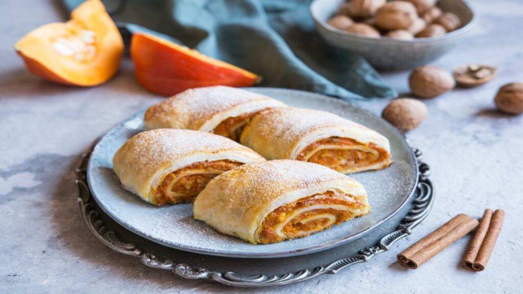 Mini Strudel Con Zucca E Noci Dessert Di Una Bontà Unica