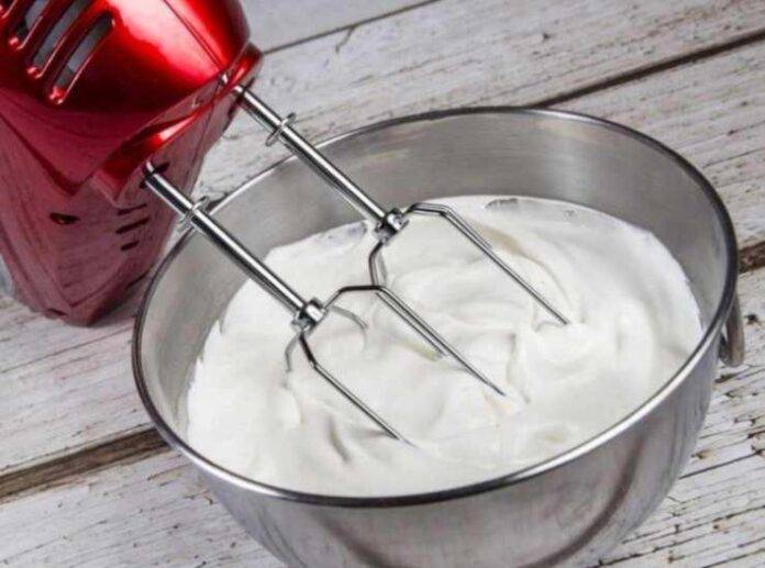 Semifreddo meringato ai marron glacé | Ricetta di Natalia Cattelani