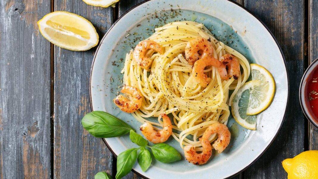 Spaghetti con Gamberi Rossi e Limone ricetta preparazione