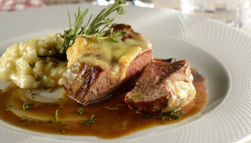 Arrosto di vitello al Marsala al forno | Succulento e profumato