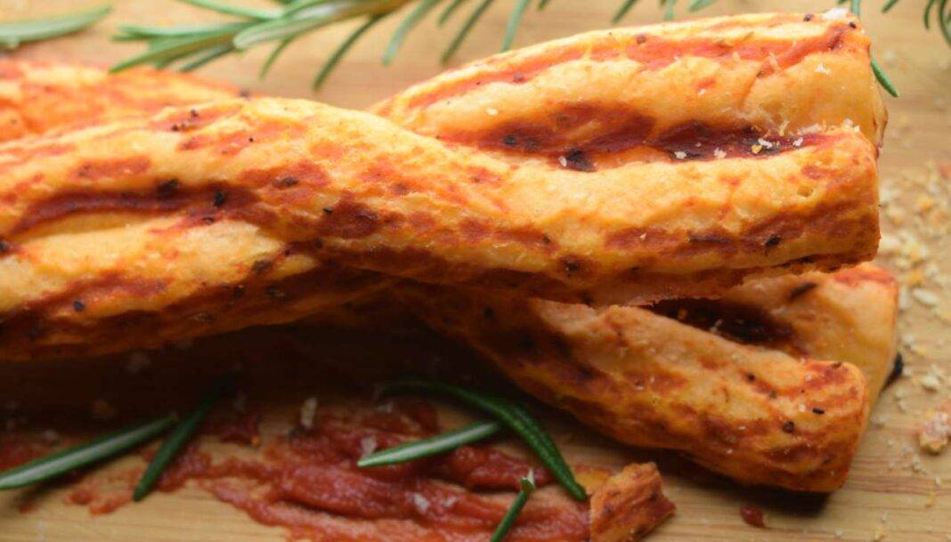 Grissini al gusto pizza senza glutine | Sfiziosi e saporitissimi Grissini al gusto pizza senza glutine | Sfiziosi e saporitissimi