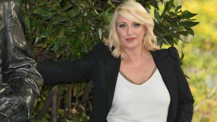 Katia Follesa ancora bufera sui social | "Attenzione sono finte"