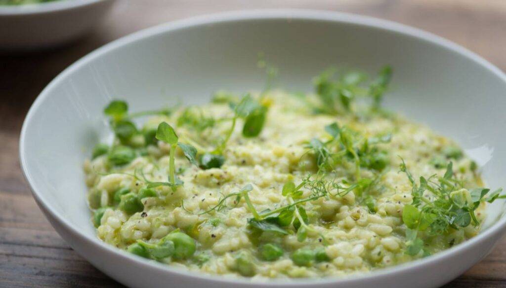 Risotto con piselli cremoso | Semplice e leggero