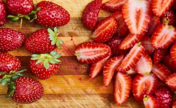 Parfait al rum e fragole di Chloe Facchini | Ricetta di E' Sempre ...