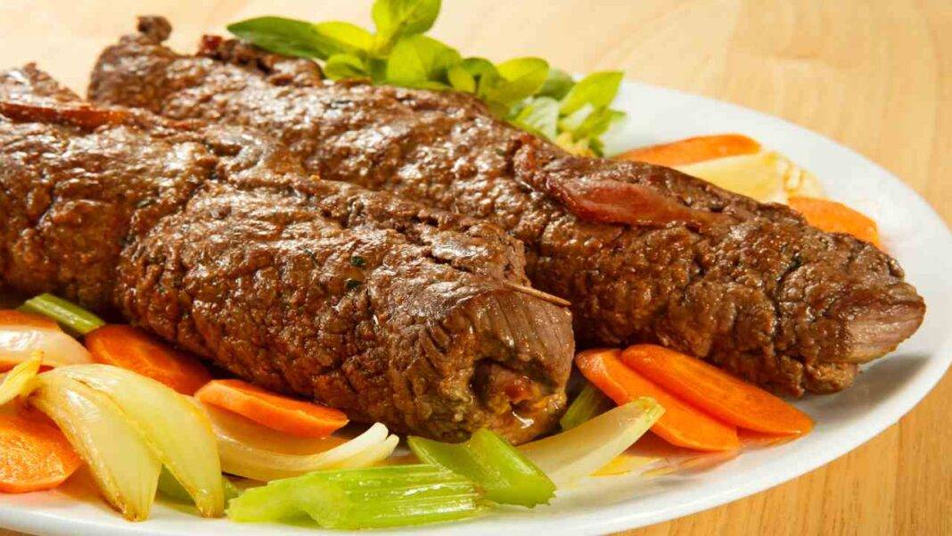 Rotoli di carne ripieni | La ricetta completa di contorno