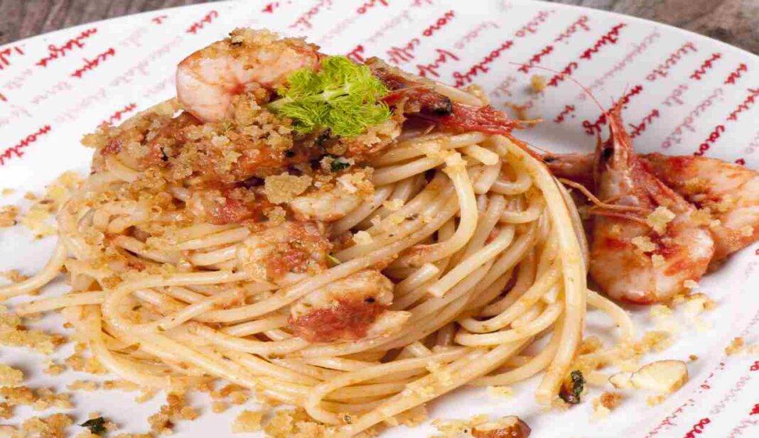 Spaghetti con gamberetti rossi e briciole croccanti al vino bianco ...