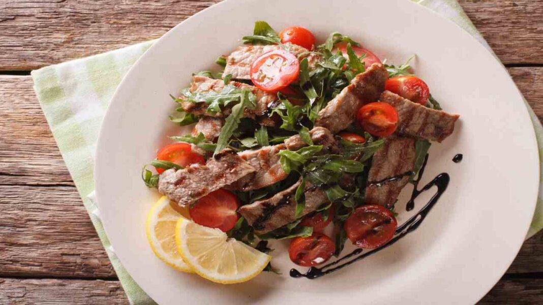 Straccetti di carne al pomodorino e rucola | Nessuno saprà resistere