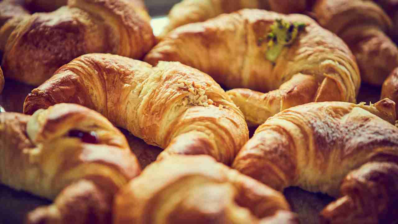 Cornetti del bar ricetta preparazione ingredienti cottura