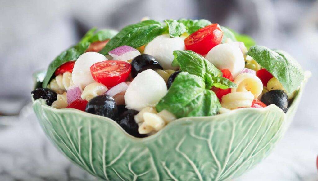 Insalata di pasta all'italiana | Gustosa e pronta in pochi minuti