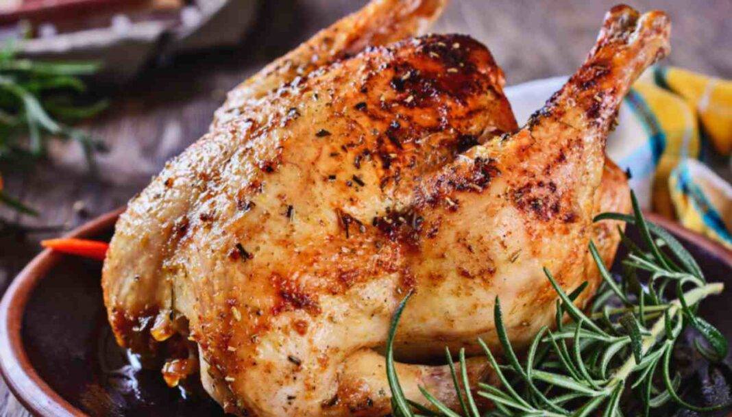 Pollo arrosto | La vera ricetta tradizionale semplice e saporita