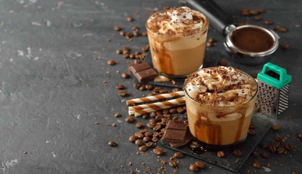 Frappe al cioccolato caffè e panna | irresistibile e pronto in 10 minuti