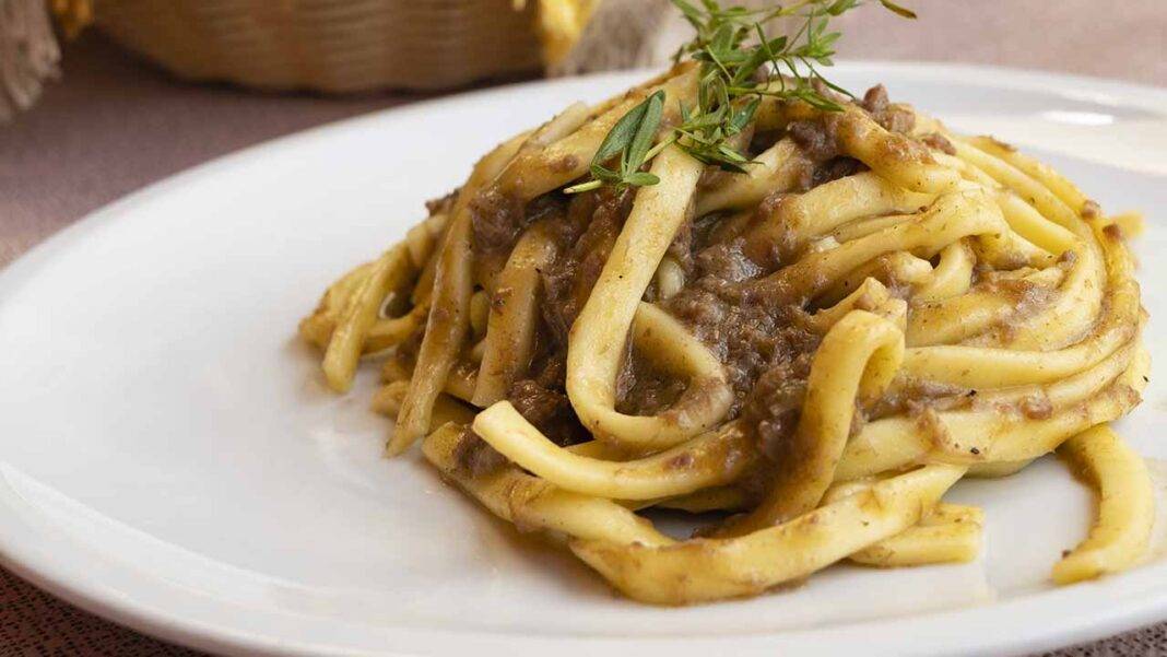 Fettuccine al ragù bianco, primo piatto autunnale e delicato