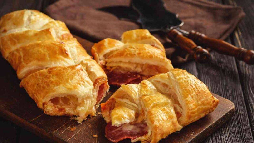 Trecce pasta sfoglia salame | Per una cenetta veloce e gustosa