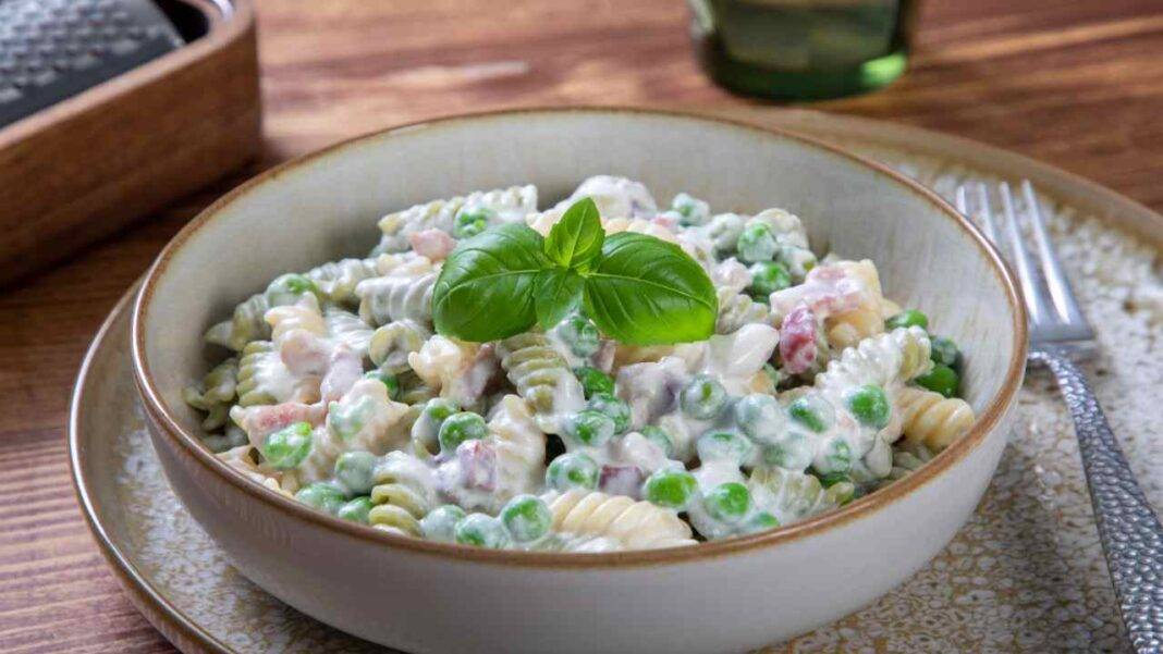 Pasta tricolore con piselli: un pizzico di colore in tavola, per un ...