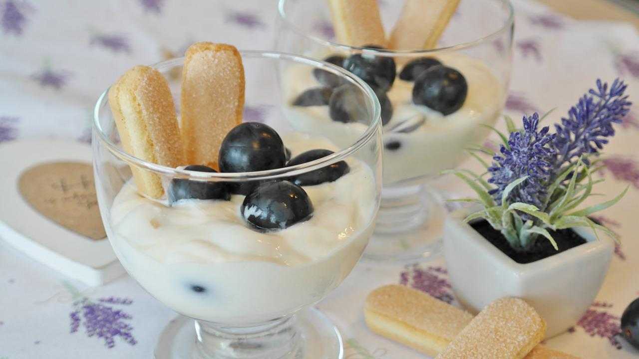Coppette di crema alla ricotta e frutta, la merenda fresca e golosa ...