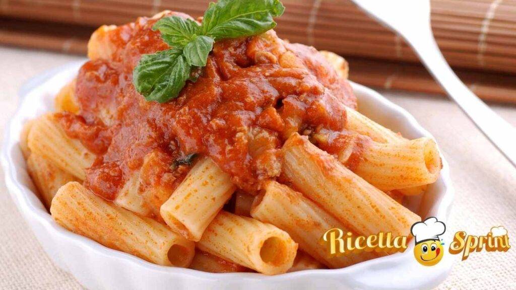 Rigatoni al ragù di melanzane che piatto da urlo: il condimento avvolge ...