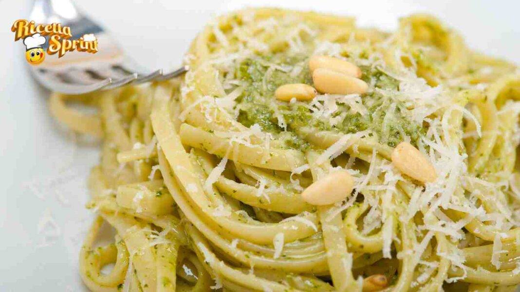 Linguine al pesto e pinoli: ricetta estiva e delicata perfetta in ...