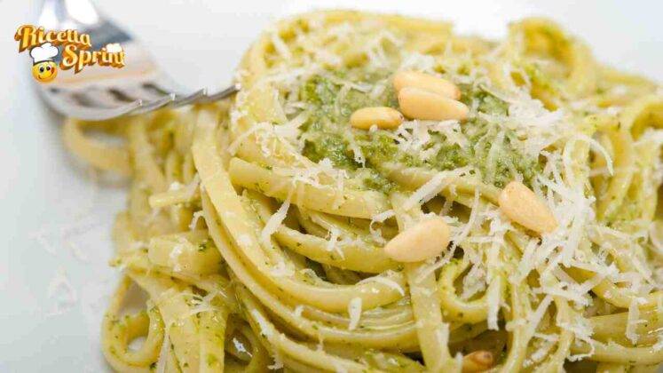 Linguine al pesto e pinoli: ricetta estiva e delicata perfetta in ...