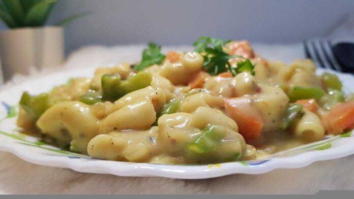 Maccheroni salsa bianca e verdure, pochi ingredienti per un piatto ...