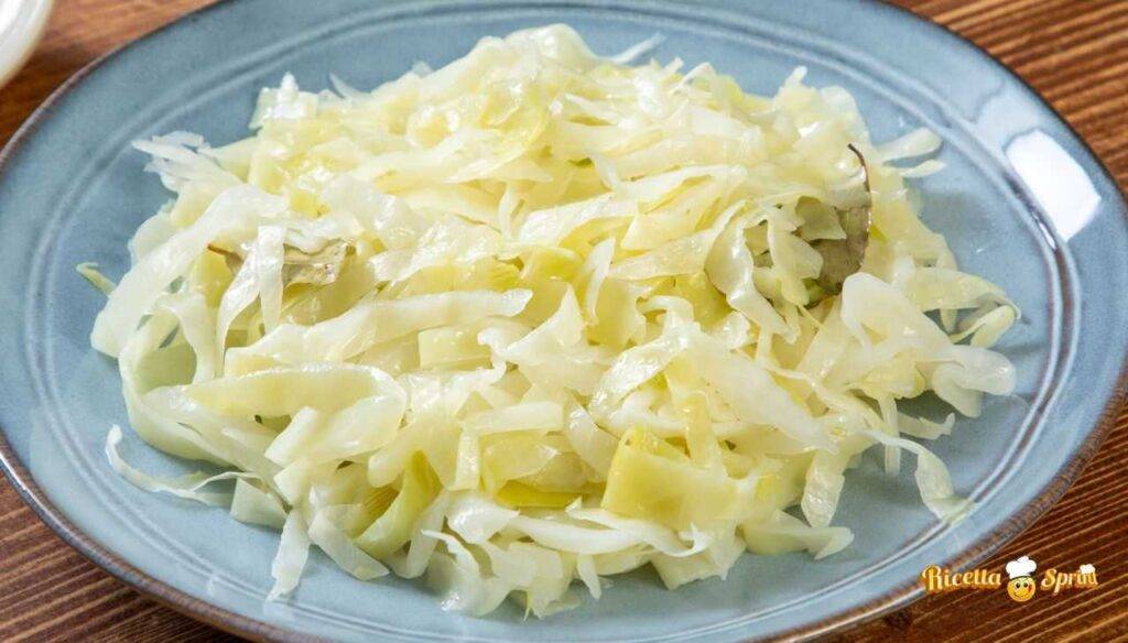 Verza stufata cinque minuti e il contorno è in tavola - RicettaSprint.it