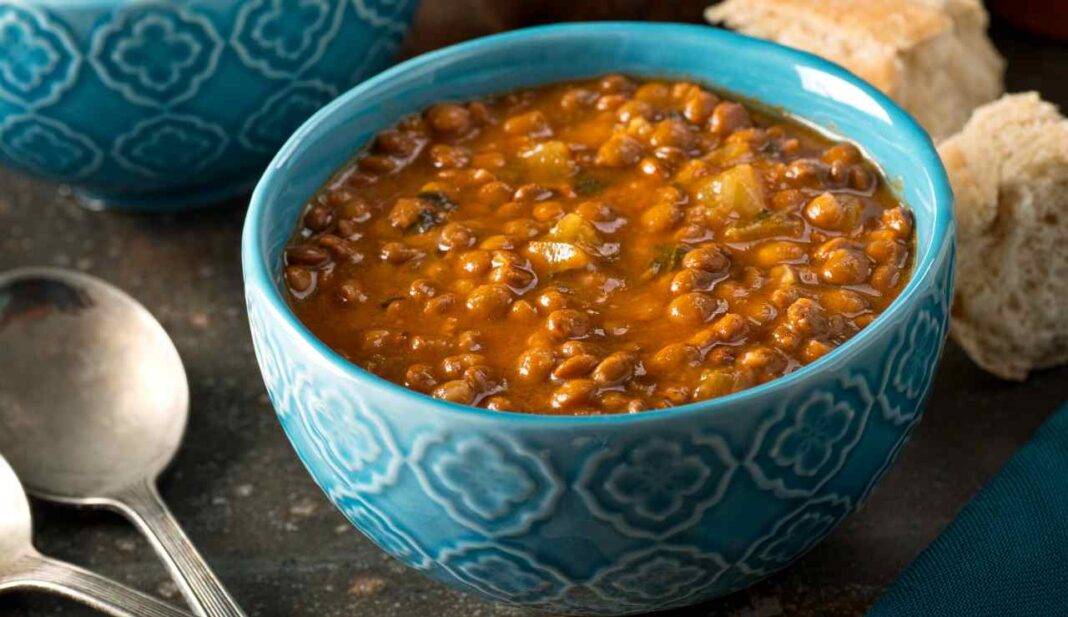 Lenticchie cremose in umido al pomodoro, la zuppa deliziosa e ricca per ...