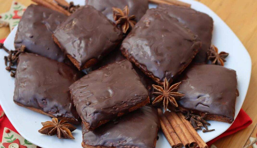 Mustaccioli napoletani all'arancia, insieme al cioccolato fondente è da ...