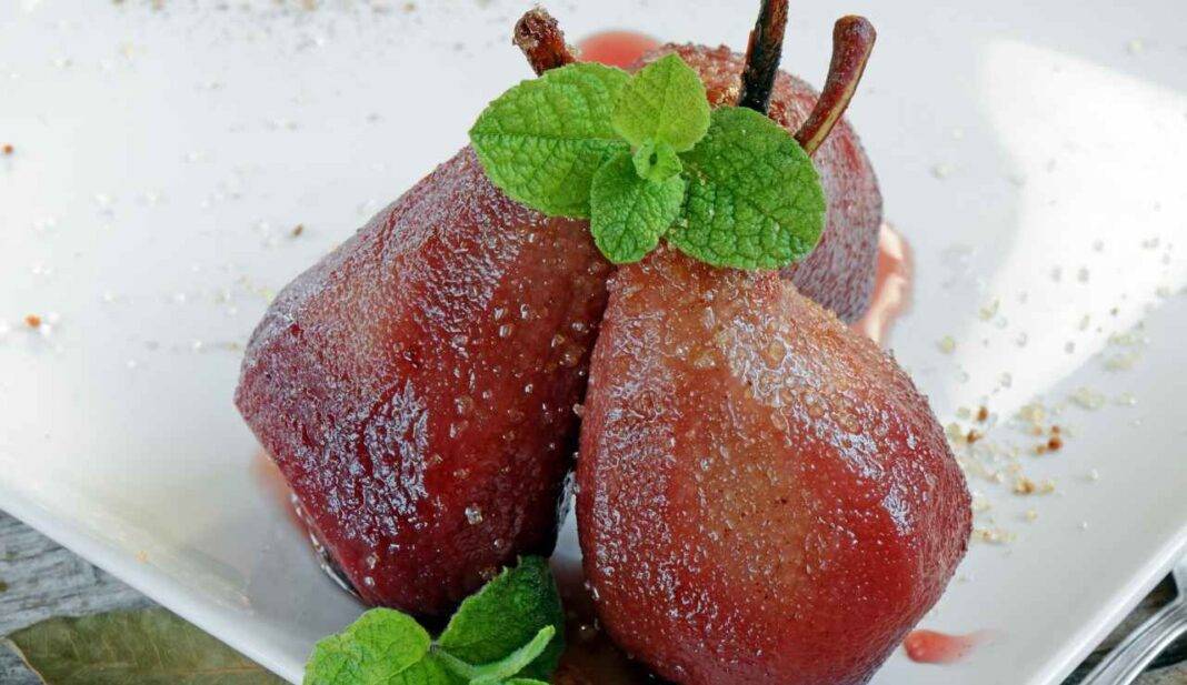 Pere dolci al vino rosso, ecco il dessert scenografico e facilissimo ...