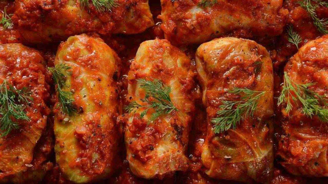 Verza ripiena al ragù, deliziosa alternativa ai classici involtini di ...